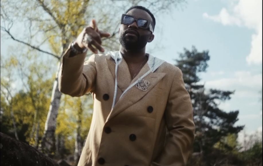 Fally Ipupa ravive les souvenirs d'un coeur brisé dans le clip « Mayday ...